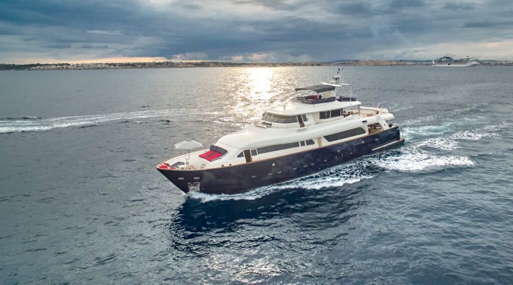 Custom Line Yachts for Sale | Used Custom Line Yacht Price ...