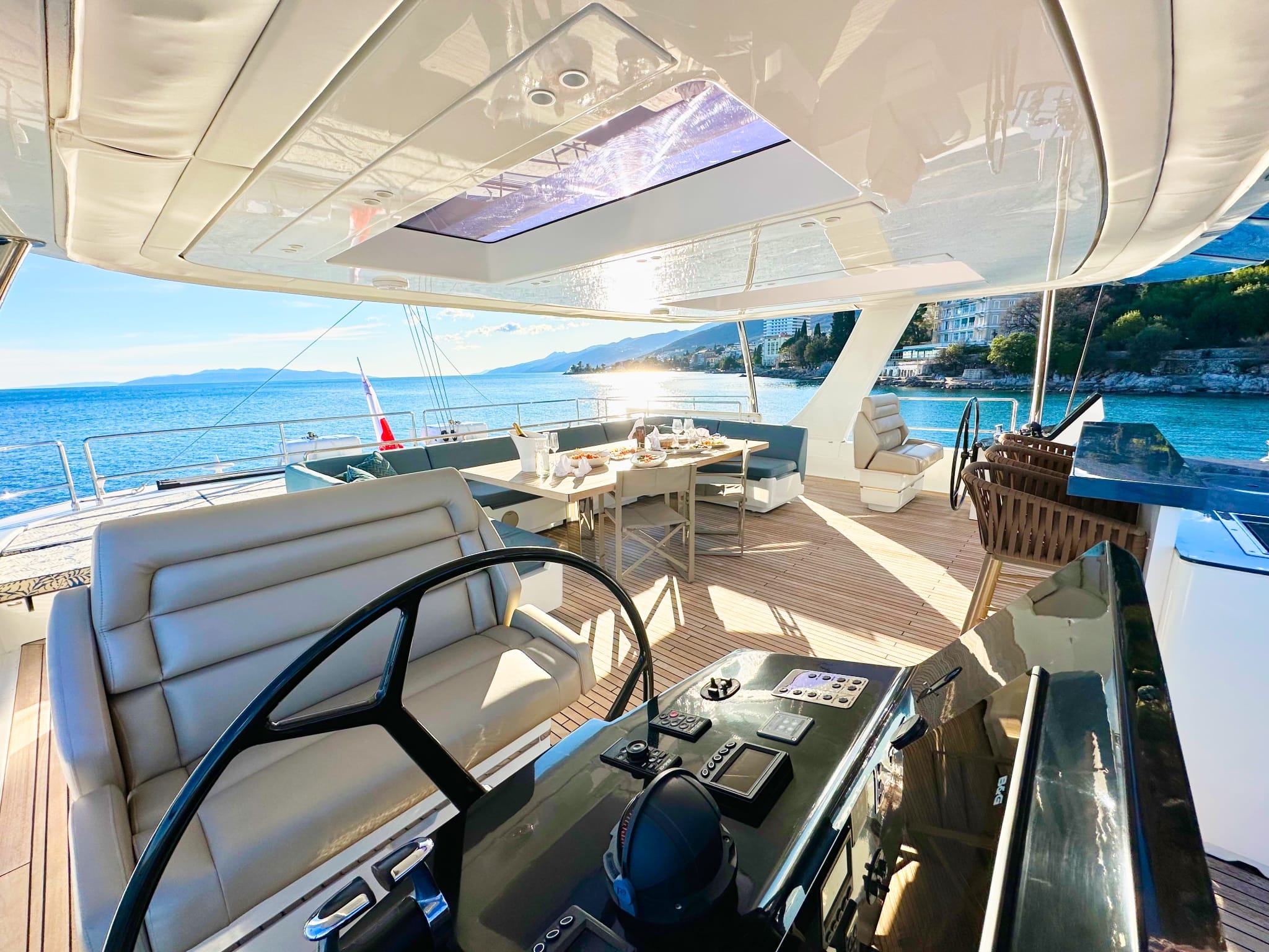 23.99 m Sunreef Yacht Charter | 6 Guests Yacht for Charter | breezeYachting.swiss