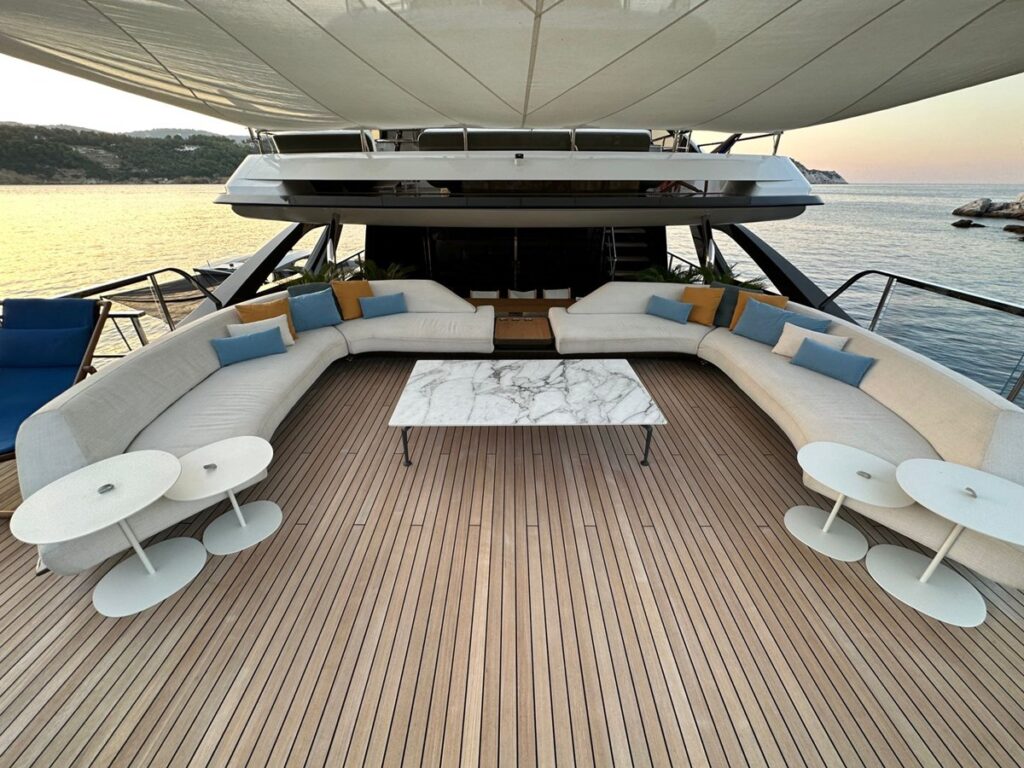 Azimut Grande Trideck Yachts for Sale | Used Azimut Grande Trideck ...