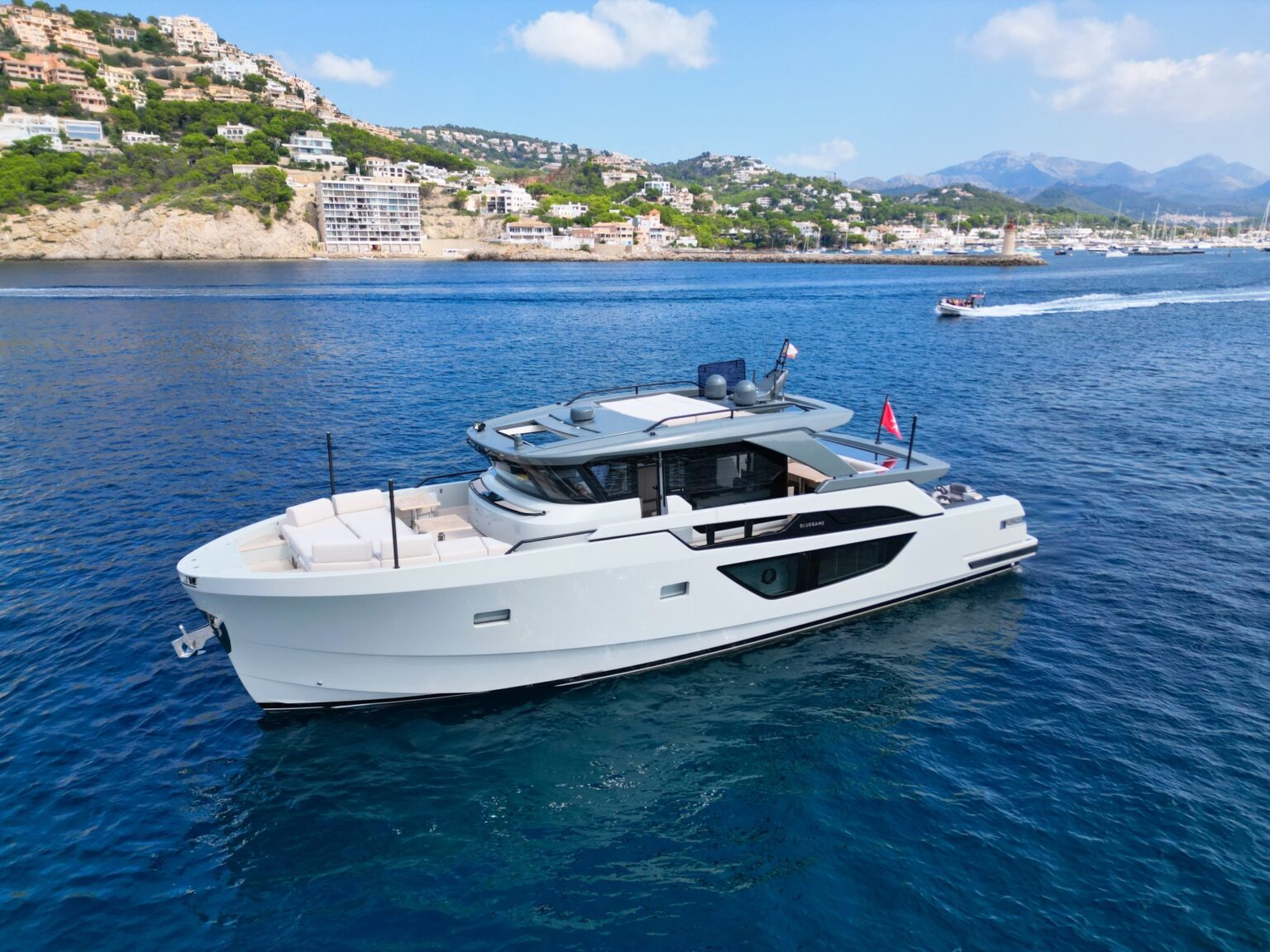 Bluegame Yacht Specs | Used 2021 Bluegame Yacht Price | breezeYachting ...